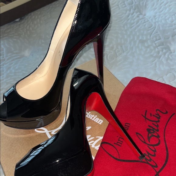 Christian Louboutin | Shoes | Christian Louboutin Red Bottoms Gently ...